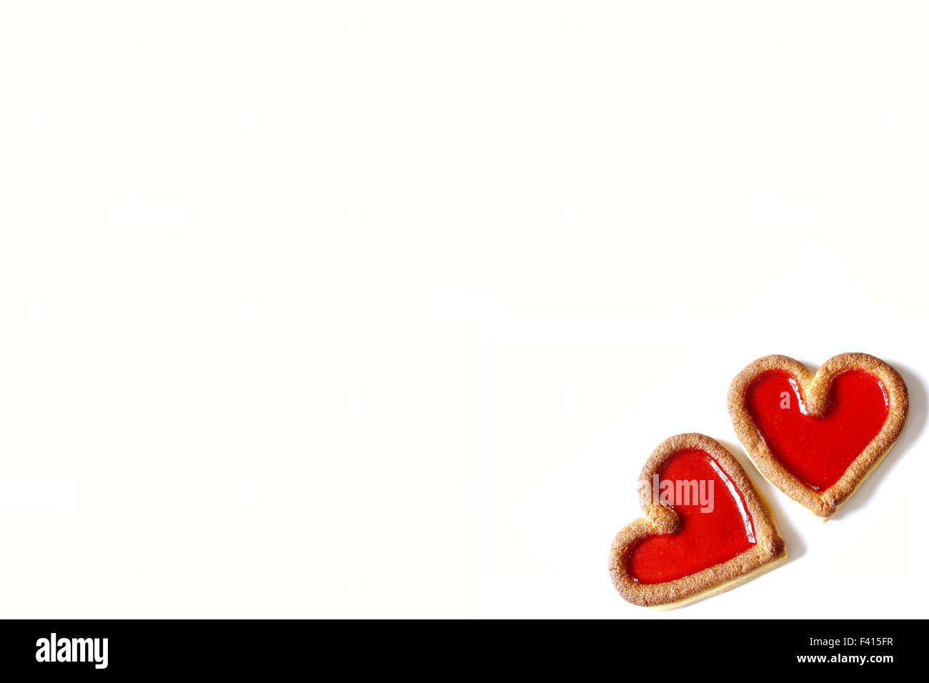 Zwei rote herzen auf weißem hintergrund -Fotos und -Bildmaterial in ...