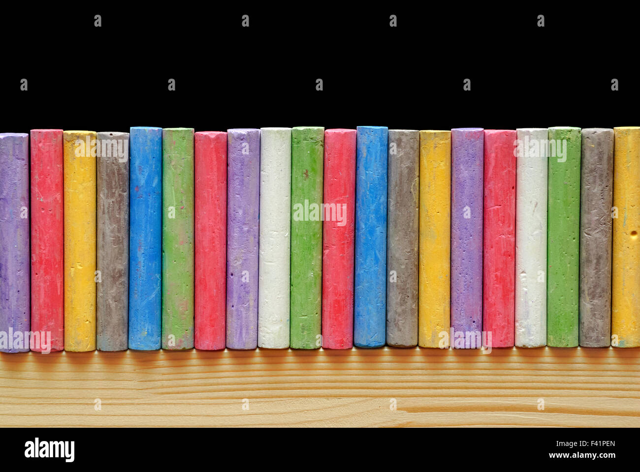 Schwarze und rote kreiden -Fotos und -Bildmaterial in hoher Auflösung ...