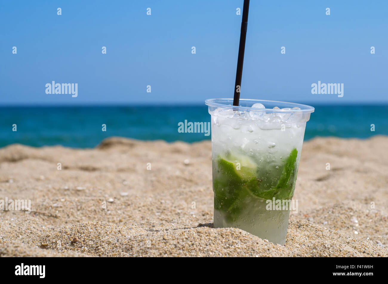 Beach cocktail -Fotos und -Bildmaterial in hoher Auflösung – Alamy