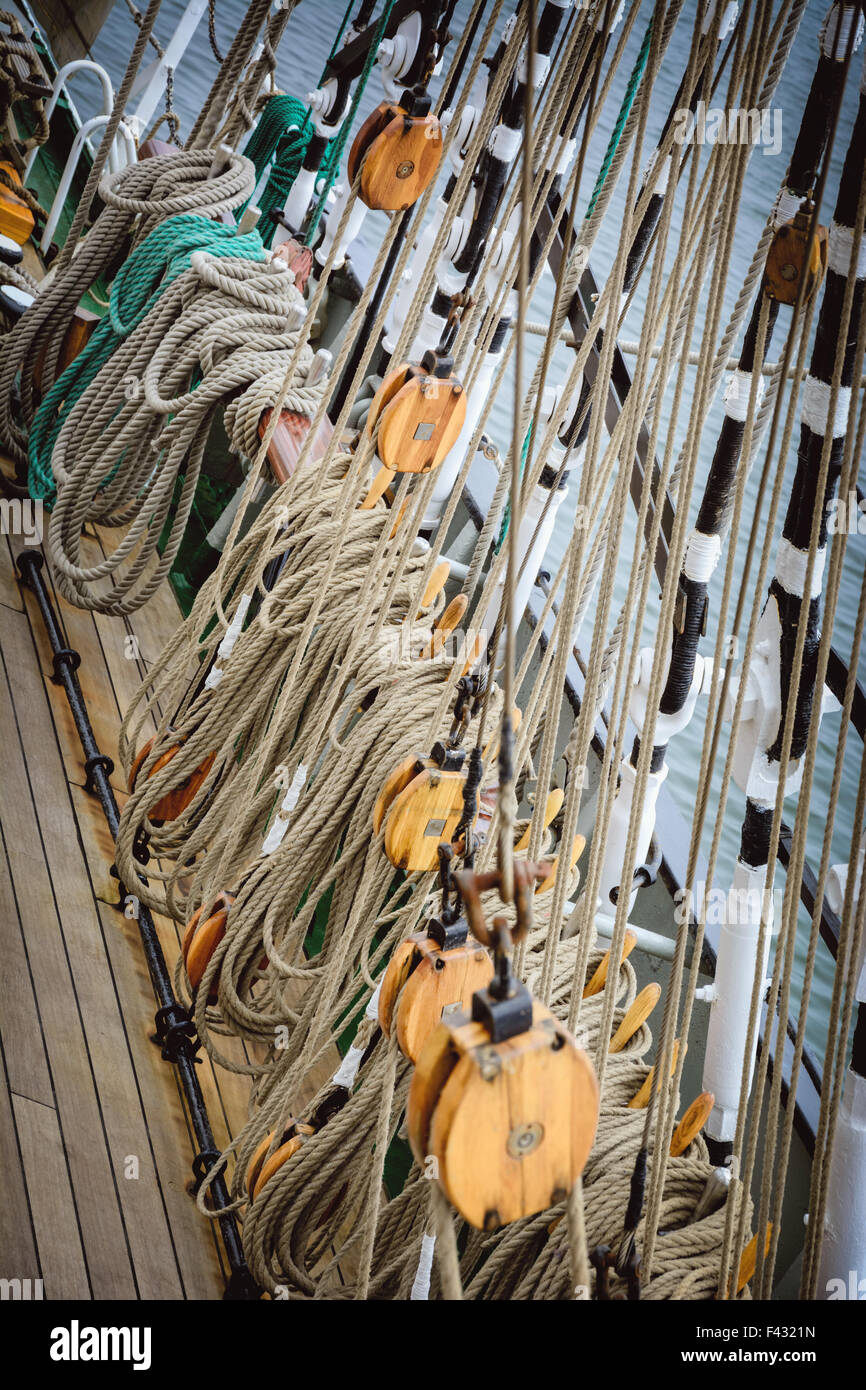 Line rigging -Fotos und -Bildmaterial in hoher Auflösung – Alamy