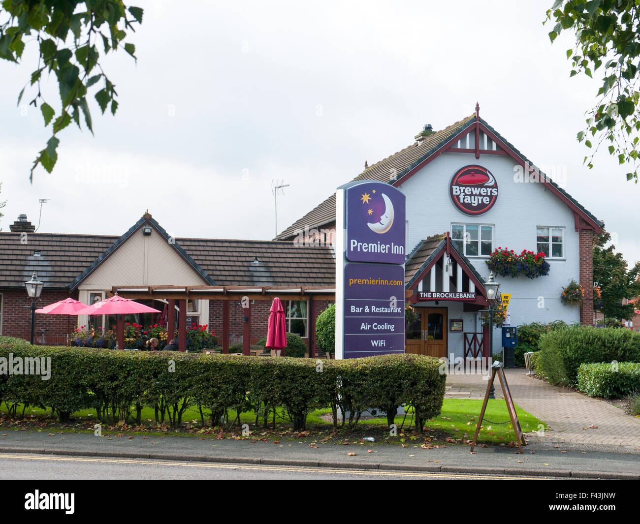 Premier inn hotel eingang -Fotos und -Bildmaterial in hoher Auflösung ...