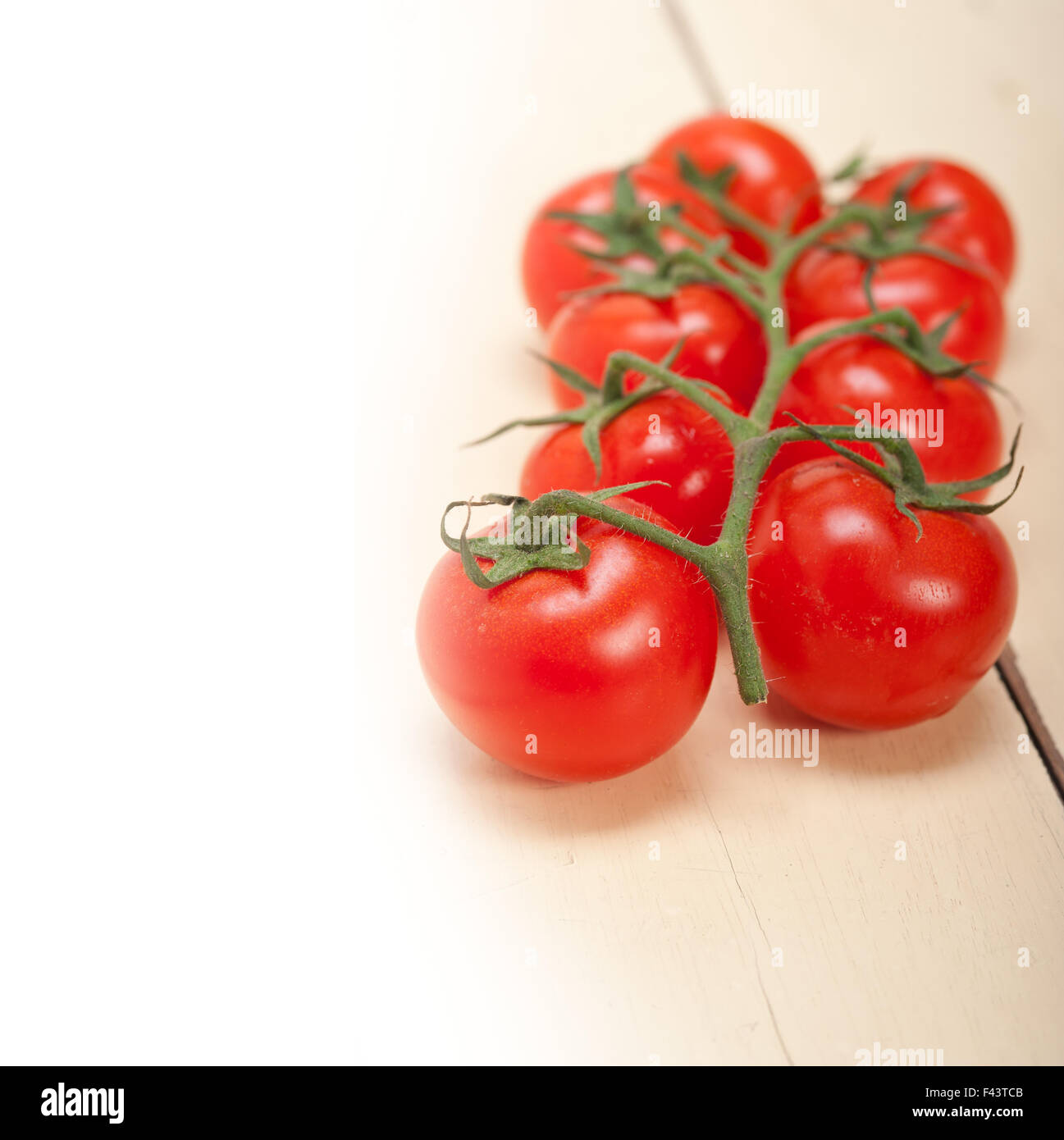 Cluster kirschtomaten -Fotos und -Bildmaterial in hoher Auflösung – Alamy