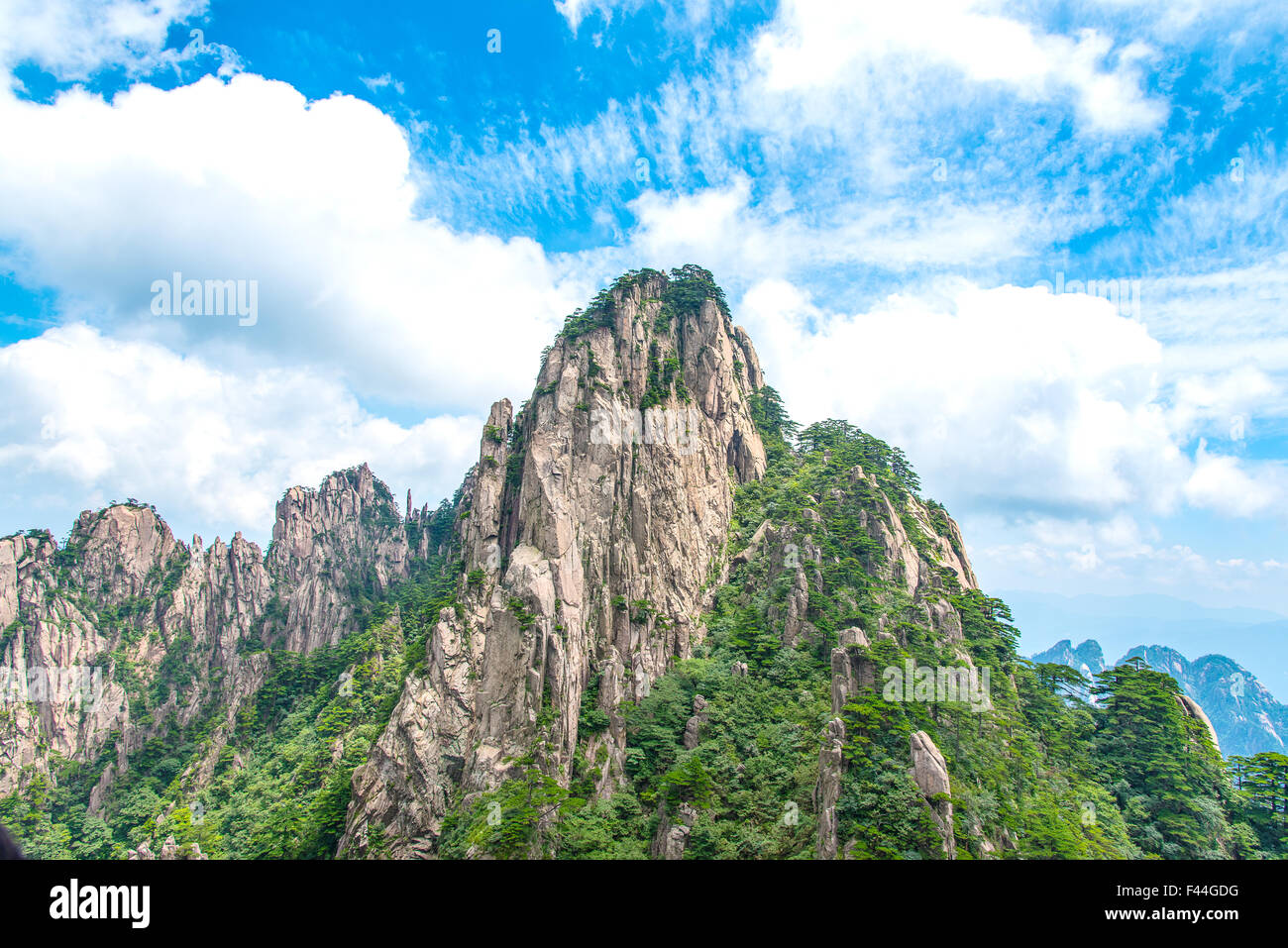 Huangshan mountain chinese china -Fotos und -Bildmaterial in hoher ...