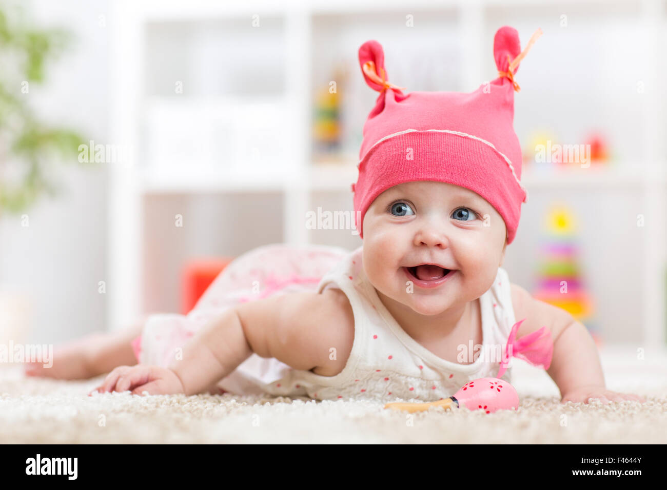 Baby rosa hut -Fotos und -Bildmaterial in hoher Auflösung – Alamy