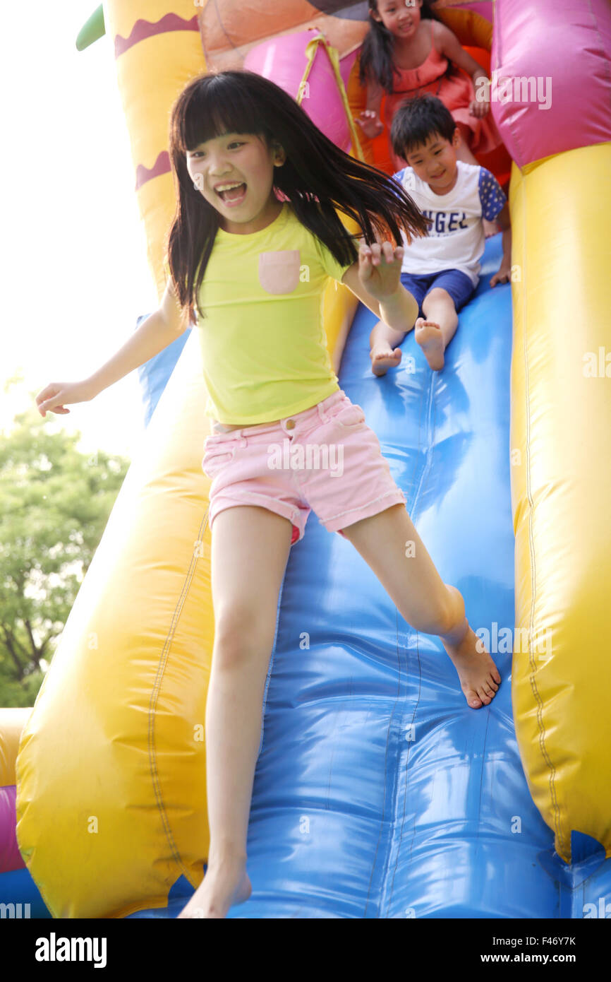 Kinder freizeitpark -Fotos und -Bildmaterial in hoher Auflösung – Alamy