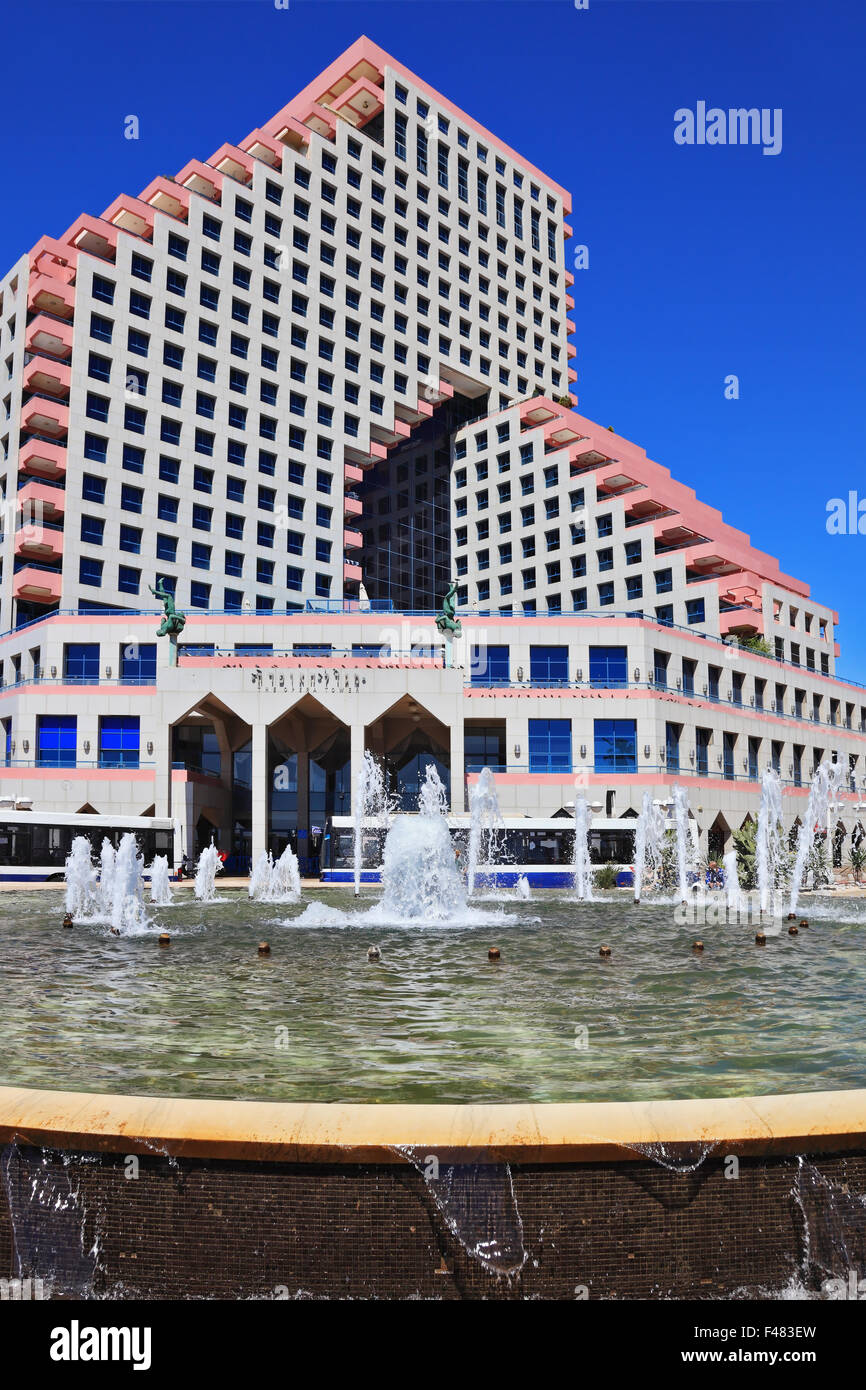 Opernturm tower -Fotos und -Bildmaterial in hoher Auflösung – Alamy