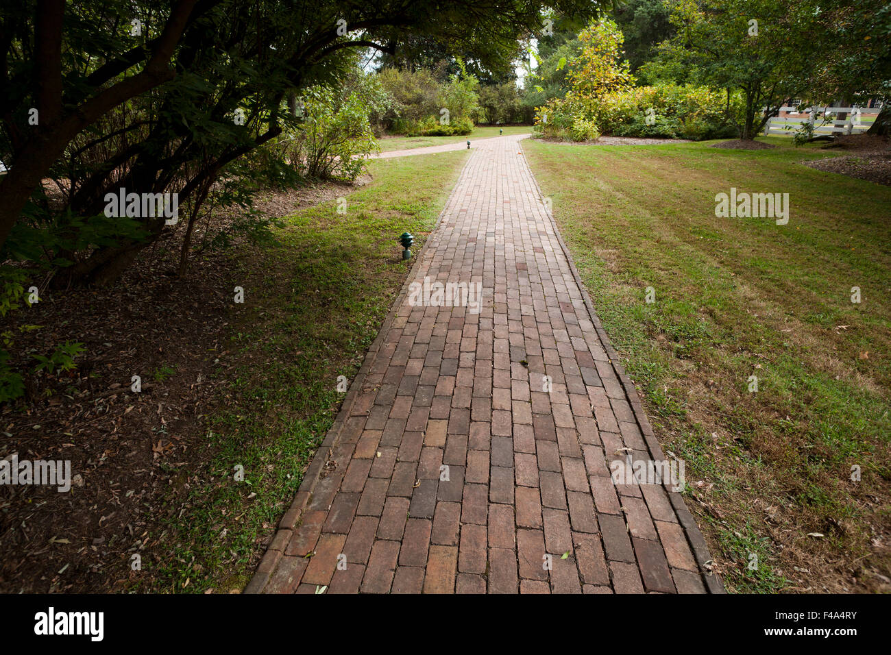Brick walk way -Fotos und -Bildmaterial in hoher Auflösung – Alamy
