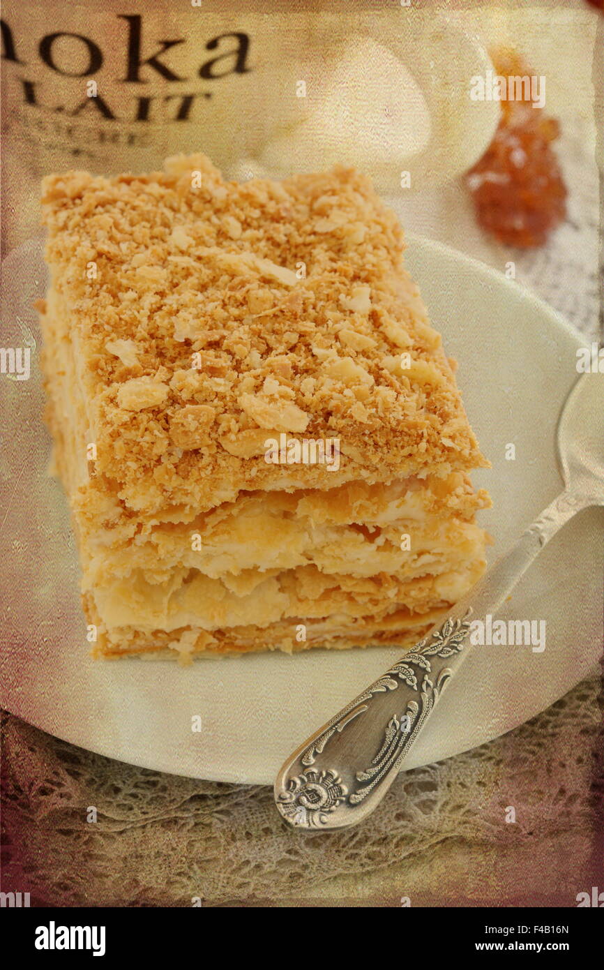 Napoleon cake -Fotos und -Bildmaterial in hoher Auflösung – Alamy