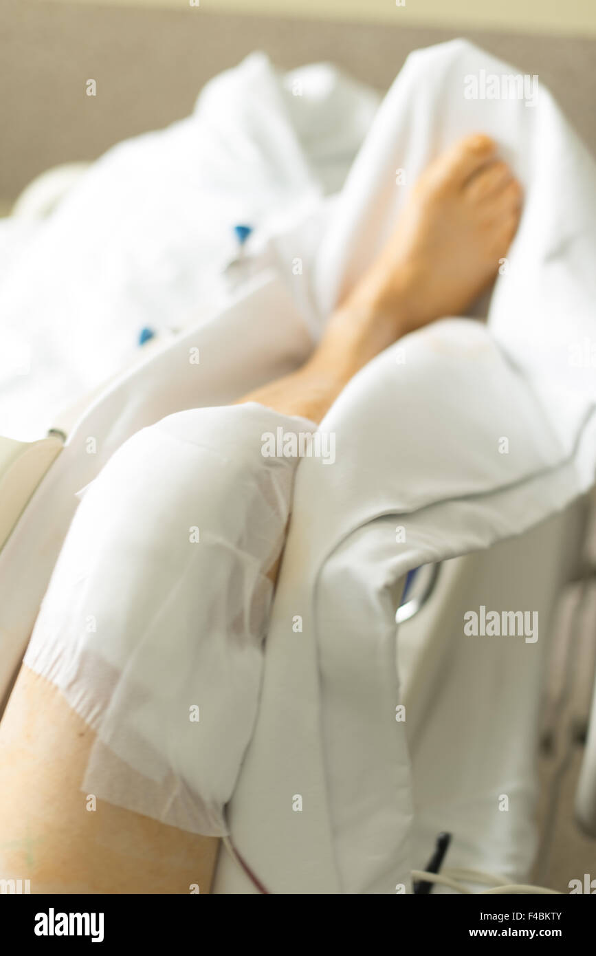 Knie-OP im Krankenhaus Stockfotografie - Alamy