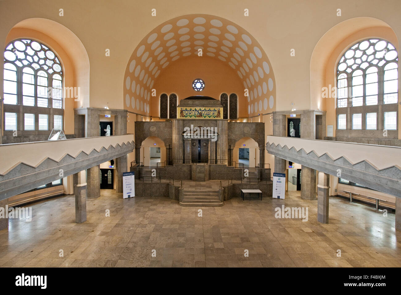 Innenansicht der synagoge -Fotos und -Bildmaterial in hoher Auflösung ...