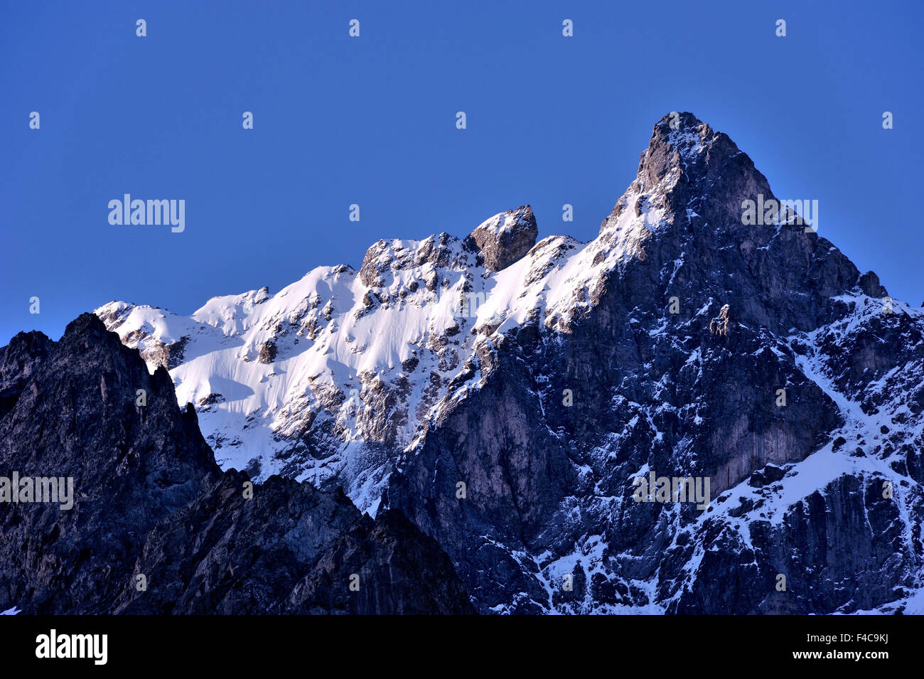Puderzucker mit Schnee, Berge La Meije auf fast viertausend Meter Höhe ...