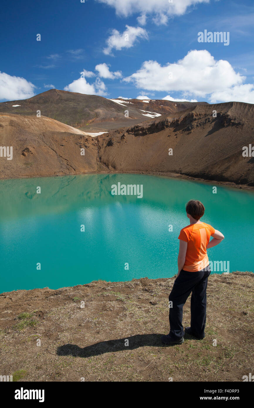 Besucher bewundern Viti Krater, Krafla Vulkangebiet, Myvatn ...