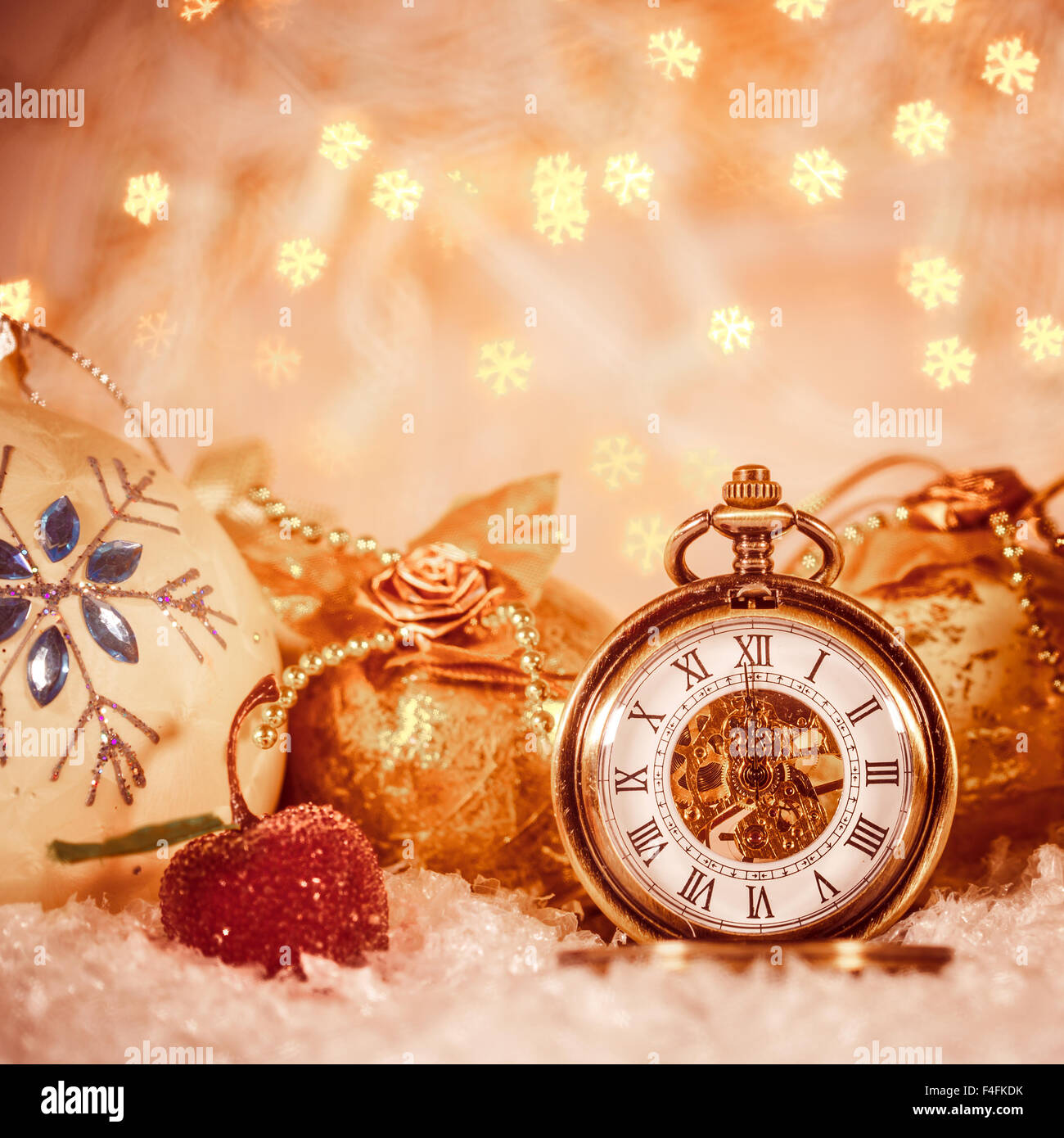 Old watch still life -Fotos und -Bildmaterial in hoher Auflösung – Alamy