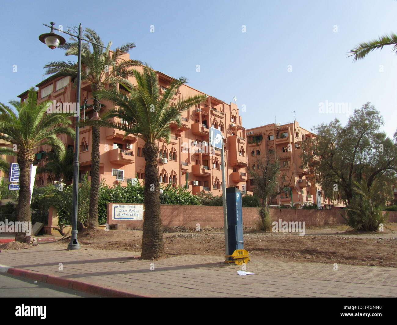 Menara Mall, Marrakesch, Marokko, moderne Shopping-Mall und Neustadt ... Menara Mall, Marrakesch, Marokko, moderne Shopping-Mall und Neustadt ...