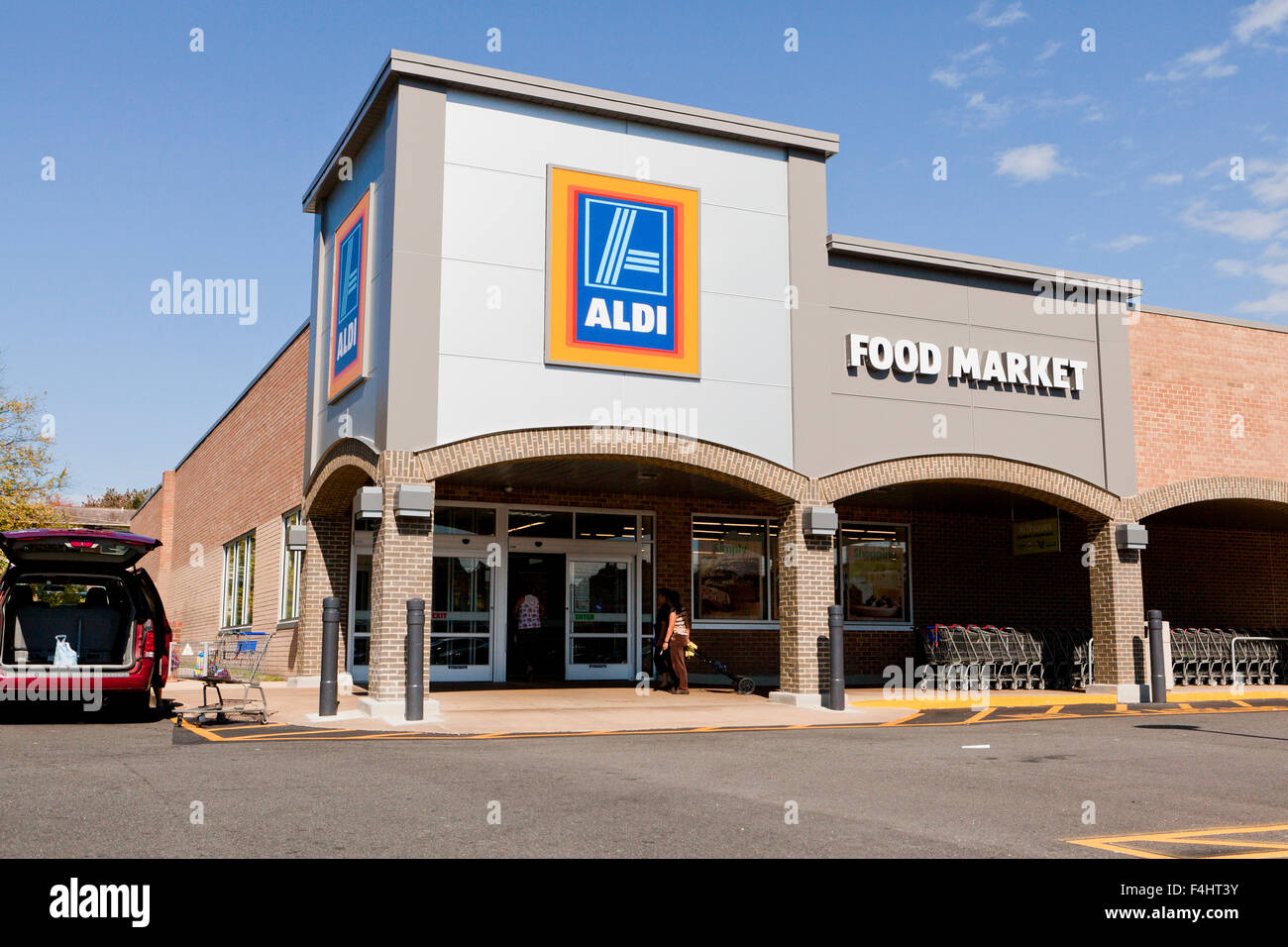 Aldi supermarkt außen -Fotos und -Bildmaterial in hoher Auflösung – Alamy