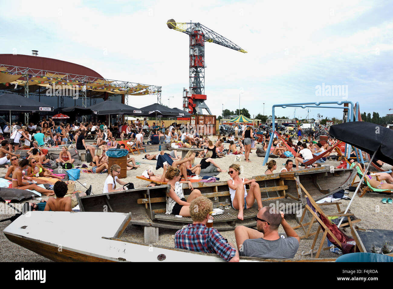 Pllek cafe in amsterdam ndsm -Fotos und -Bildmaterial in hoher ...