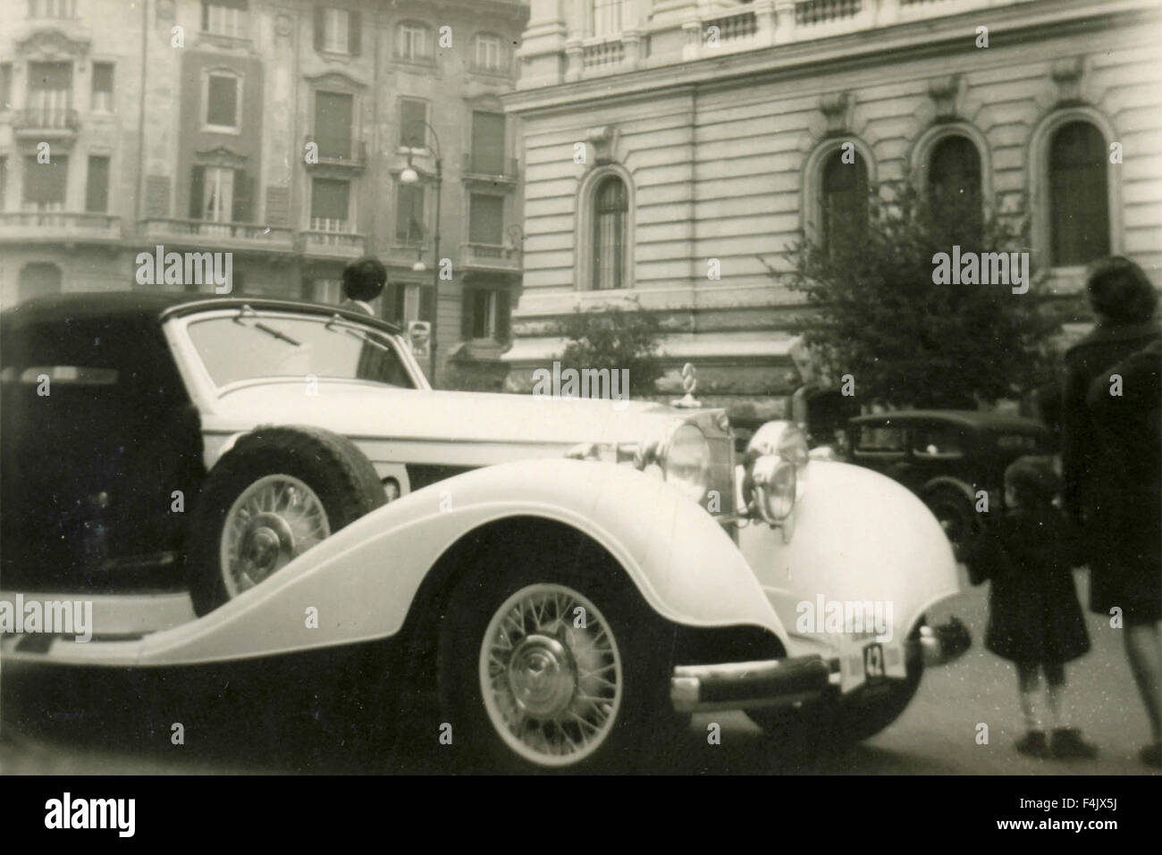 Weißes auto -Fotos und -Bildmaterial in hoher Auflösung – Alamy