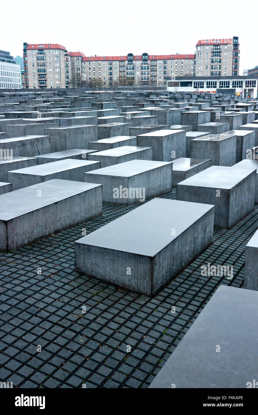 Holocaust mahnmal construction -Fotos und -Bildmaterial in hoher ...