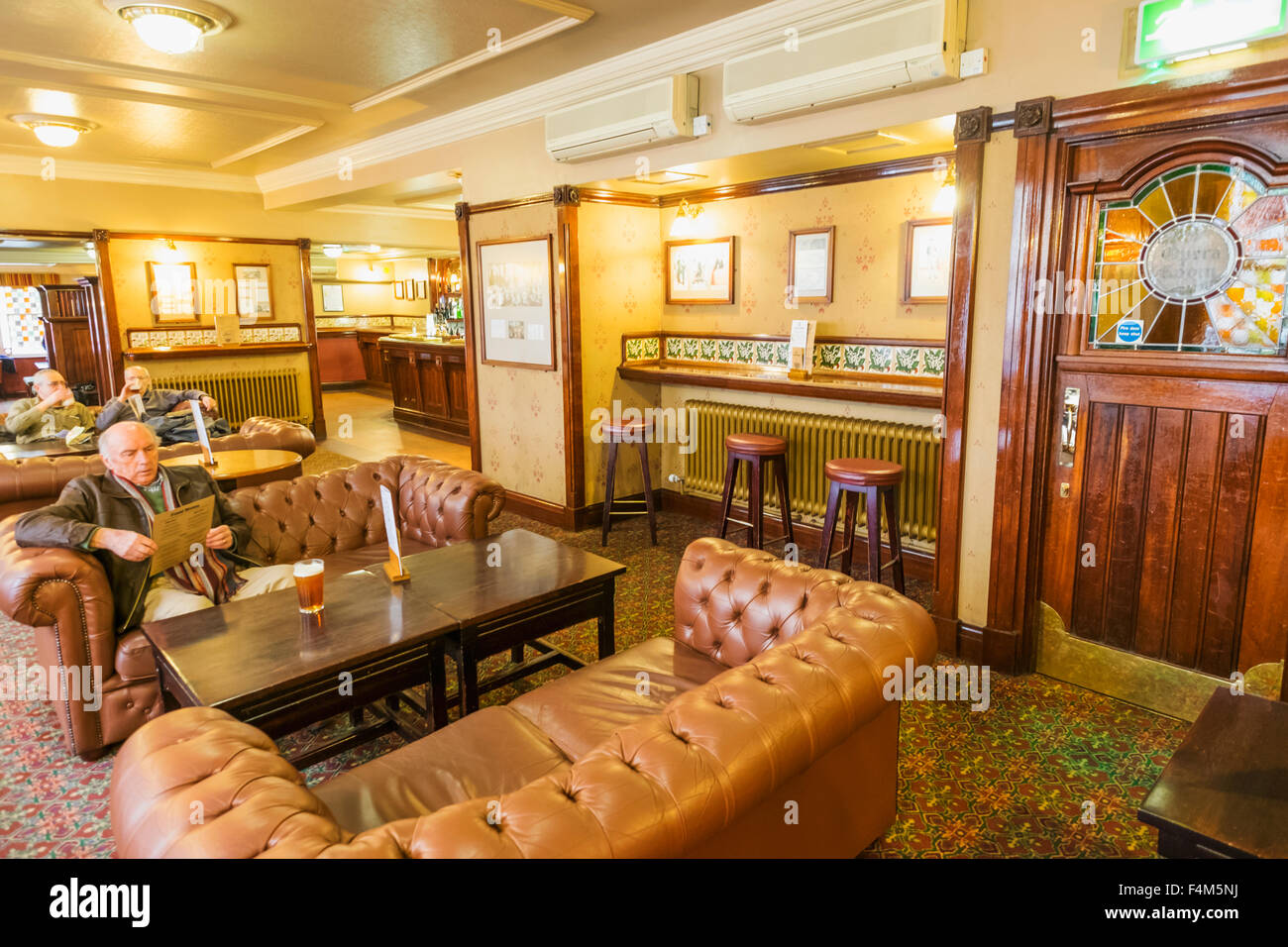 London pub interior -Fotos und -Bildmaterial in hoher Auflösung – Alamy