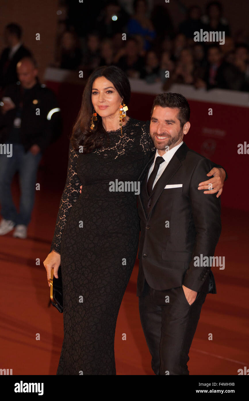 Monica bellucci red carpet -Fotos und -Bildmaterial in hoher Auflösung ...