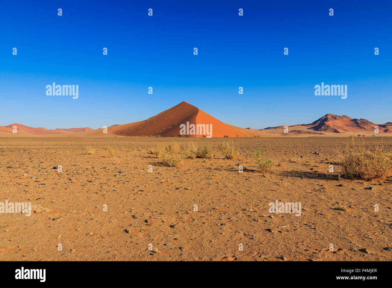 Rote sandlandschaft -Fotos und -Bildmaterial in hoher Auflösung – Alamy