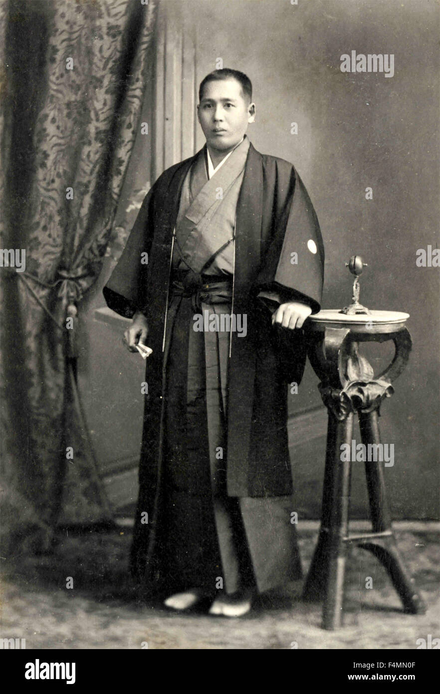 Japanese costume -Fotos und -Bildmaterial in hoher Auflösung – Alamy