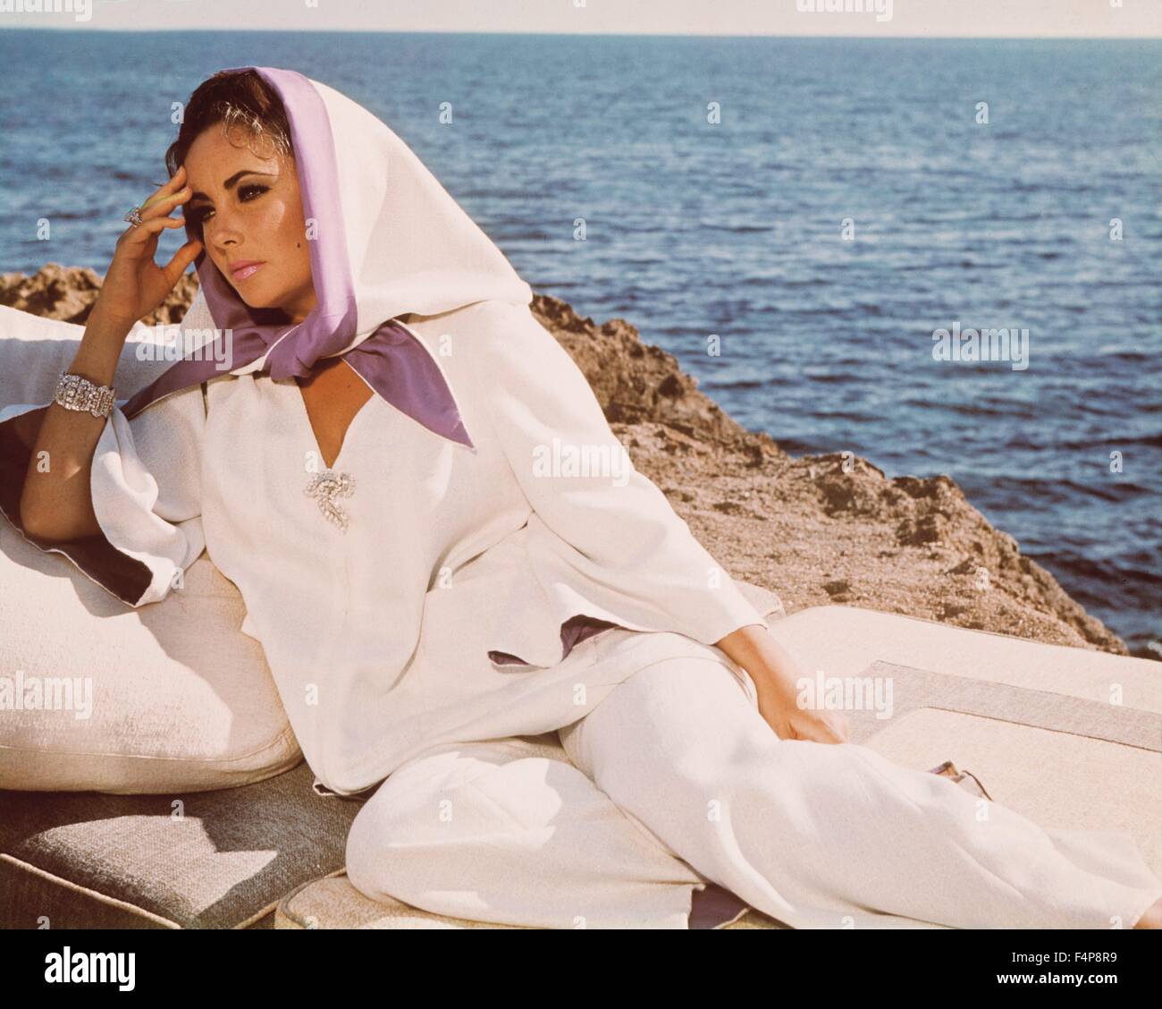 Elizabeth taylor boom 1968 -Fotos und -Bildmaterial in hoher Auflösung ...