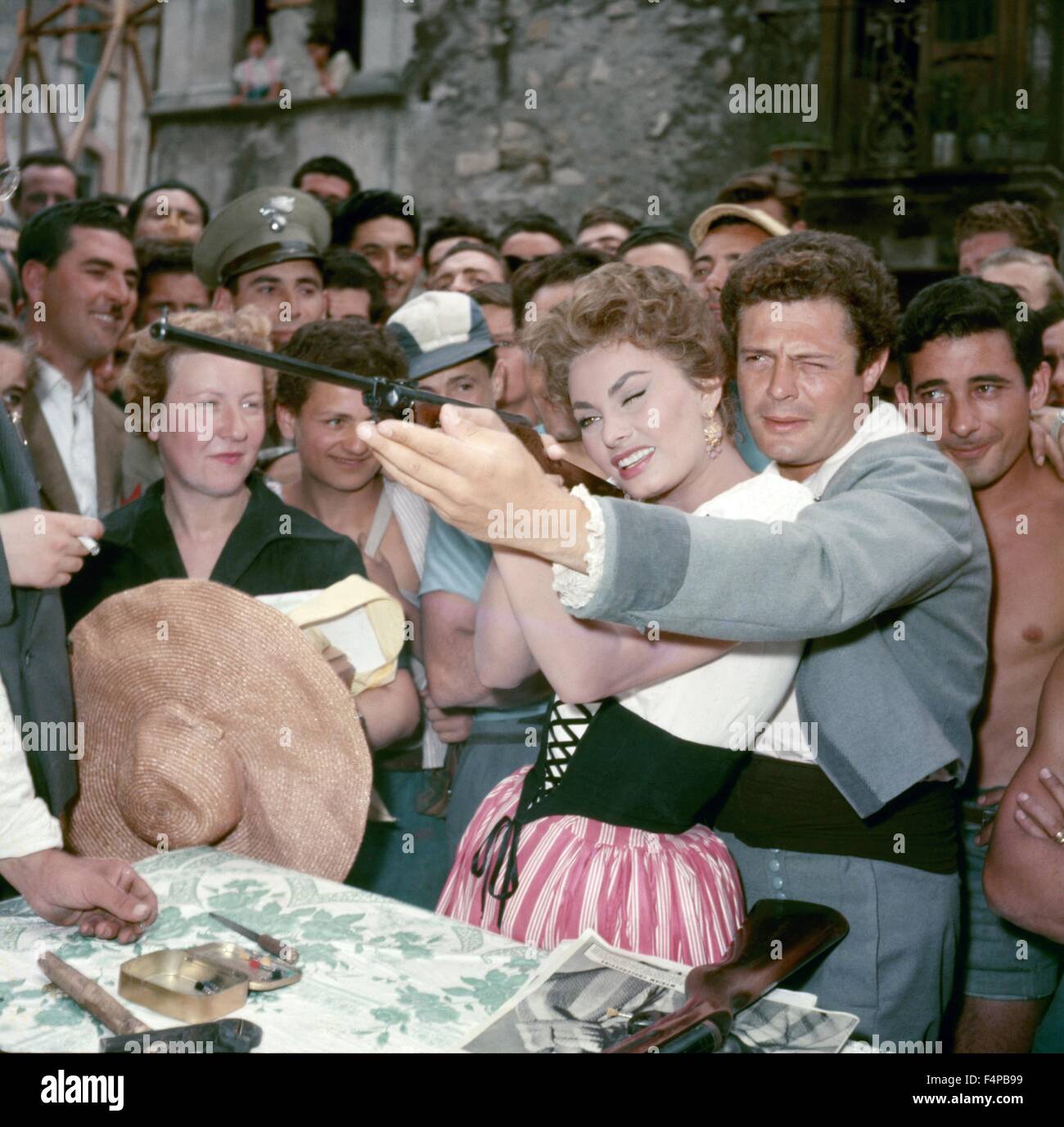 Sophia Loren, Marcello Mastroianni / La Bella Müllerin 1955 unter der ...