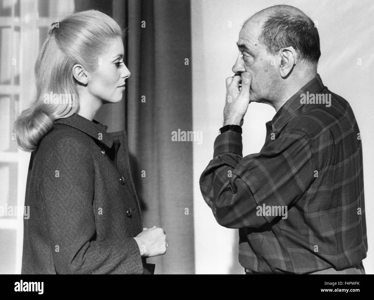 Auf Dem Set Luis Bunuel Mit Catherine Deneuve Belle De Jour 1966 auf-dem-set-luis-bunuel-mit-catherine-deneuve-belle-de-jour-1966