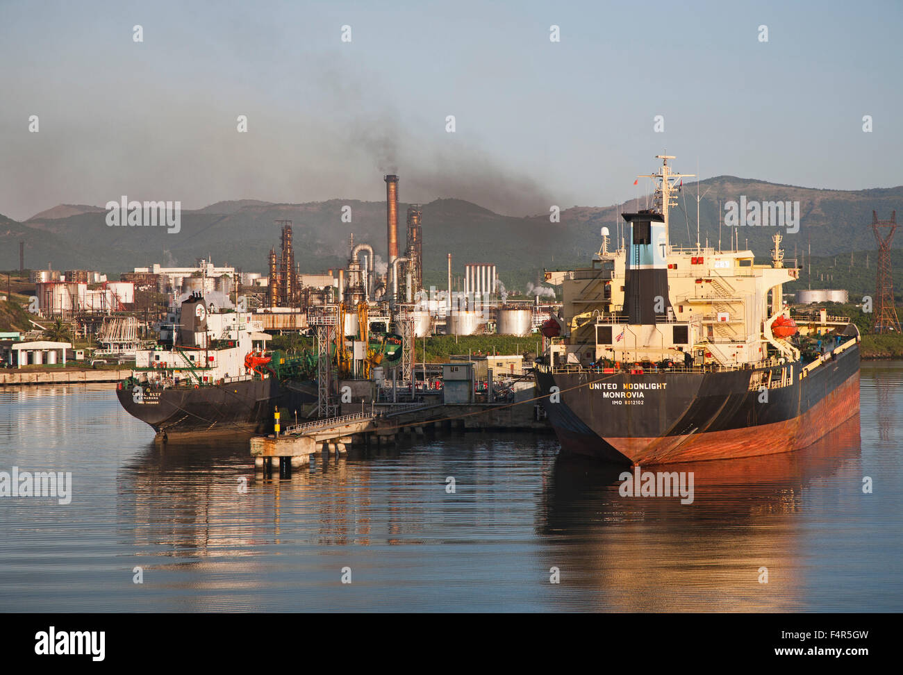 Karibik, Kuba, Santiago De Cuba, Schiffe, Tanker, Öltanker, Öl ...