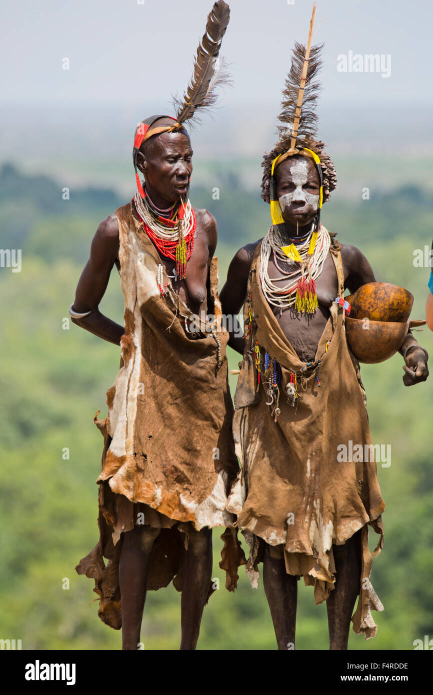 Karo frauen -Fotos und -Bildmaterial in hoher Auflösung – Alamy