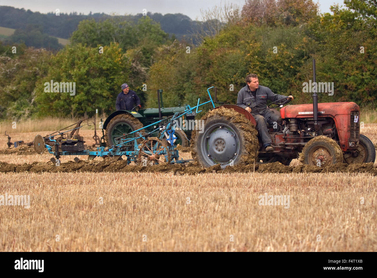 Pflug Mit Zwei Furchen Stockfotos und -bilder Kaufen - Alamy
