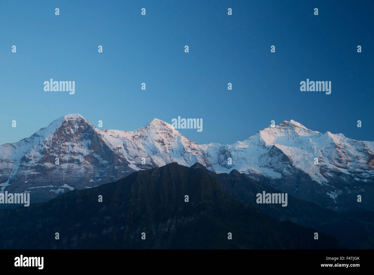 Eiger mönch und jungfrau -Fotos und -Bildmaterial in hoher Auflösung – Alamy
