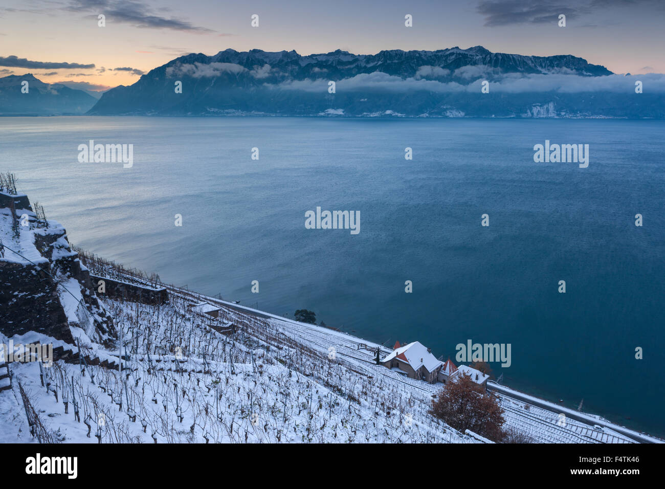 Lake geneva winter -Fotos und -Bildmaterial in hoher Auflösung – Alamy