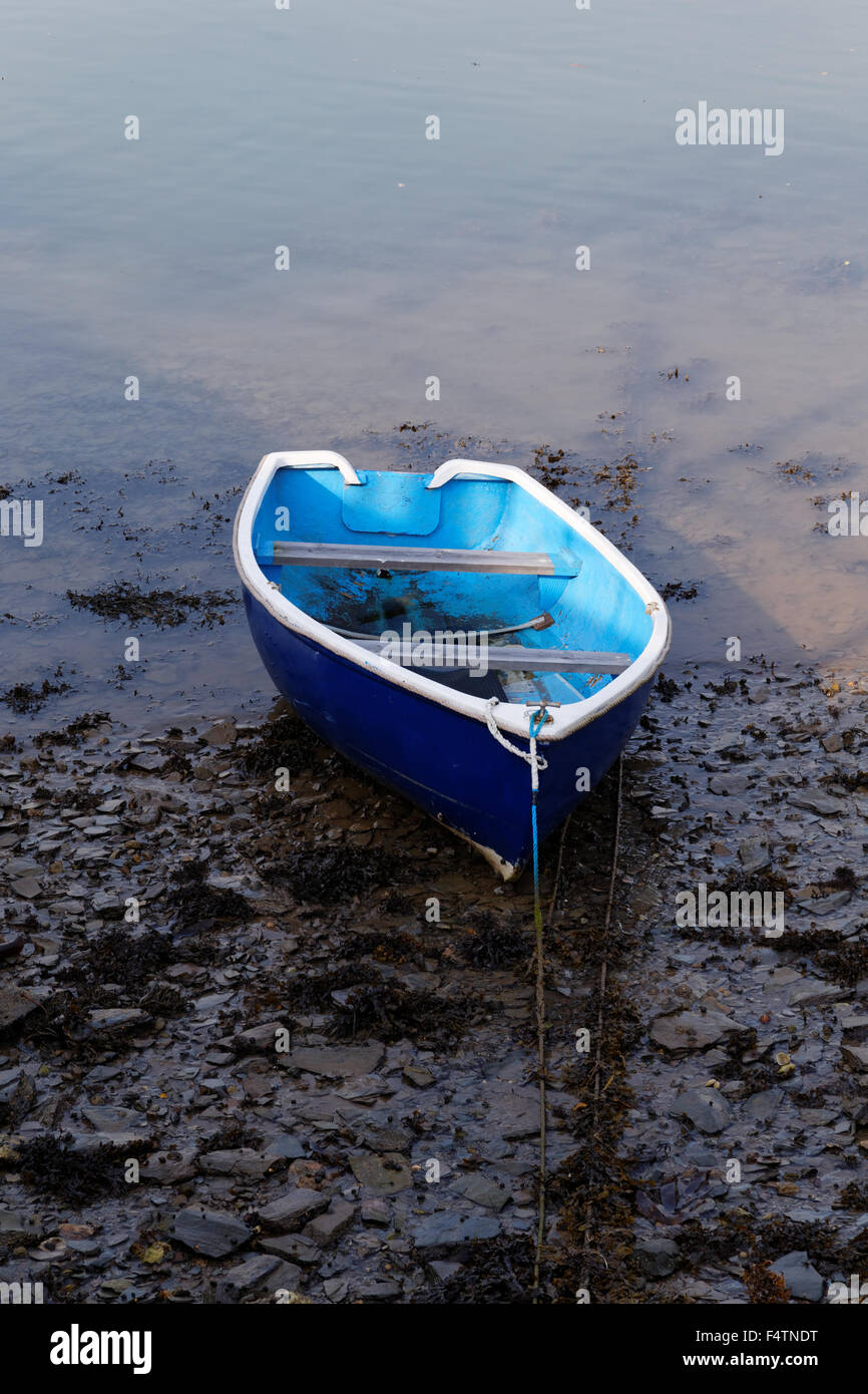 Blaues hölzernes boot -Fotos und -Bildmaterial in hoher Auflösung – Alamy