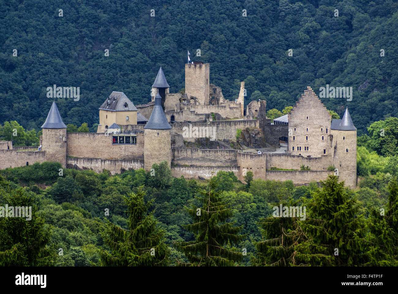 Bourscheid castle luxembourg -Fotos und -Bildmaterial in hoher ...