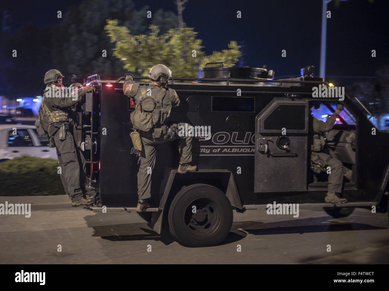 Gepanzertes swat fahrzeug -Fotos und -Bildmaterial in hoher Auflösung ...