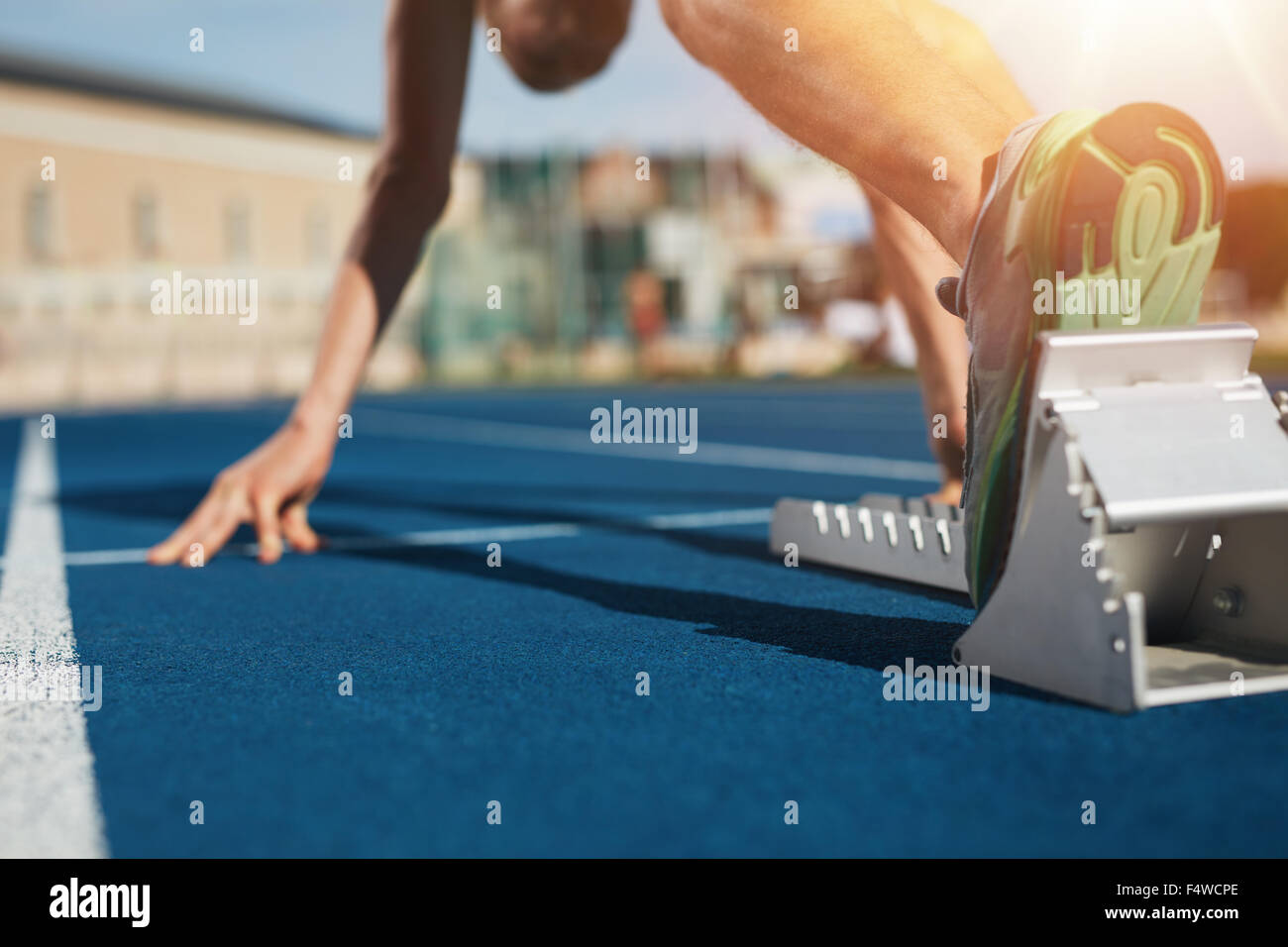 Sprint start feet -Fotos und -Bildmaterial in hoher Auflösung – Alamy