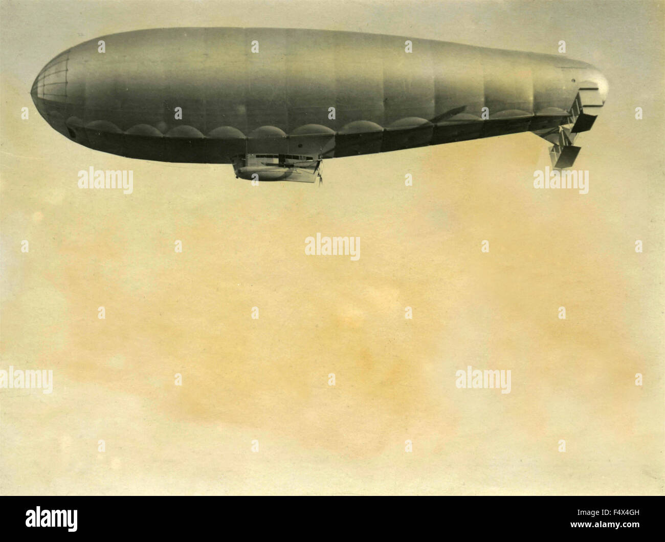 Airship Cabin Stockfotos und -bilder Kaufen - Alamy