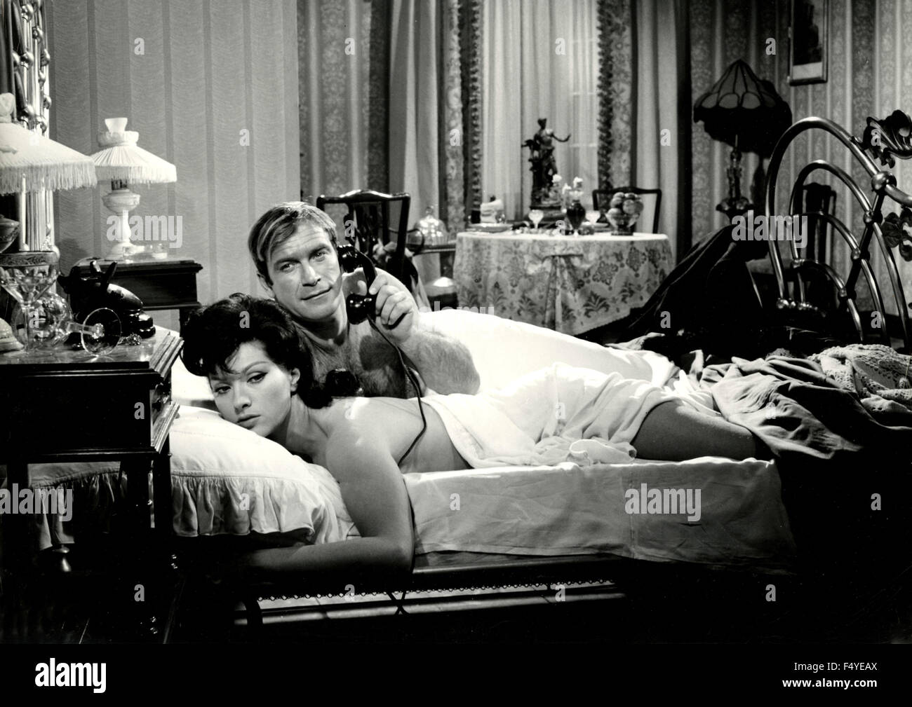 Schauspieler Ken Clark und Helga Liné Schauspielerin in dem Film Agente ...