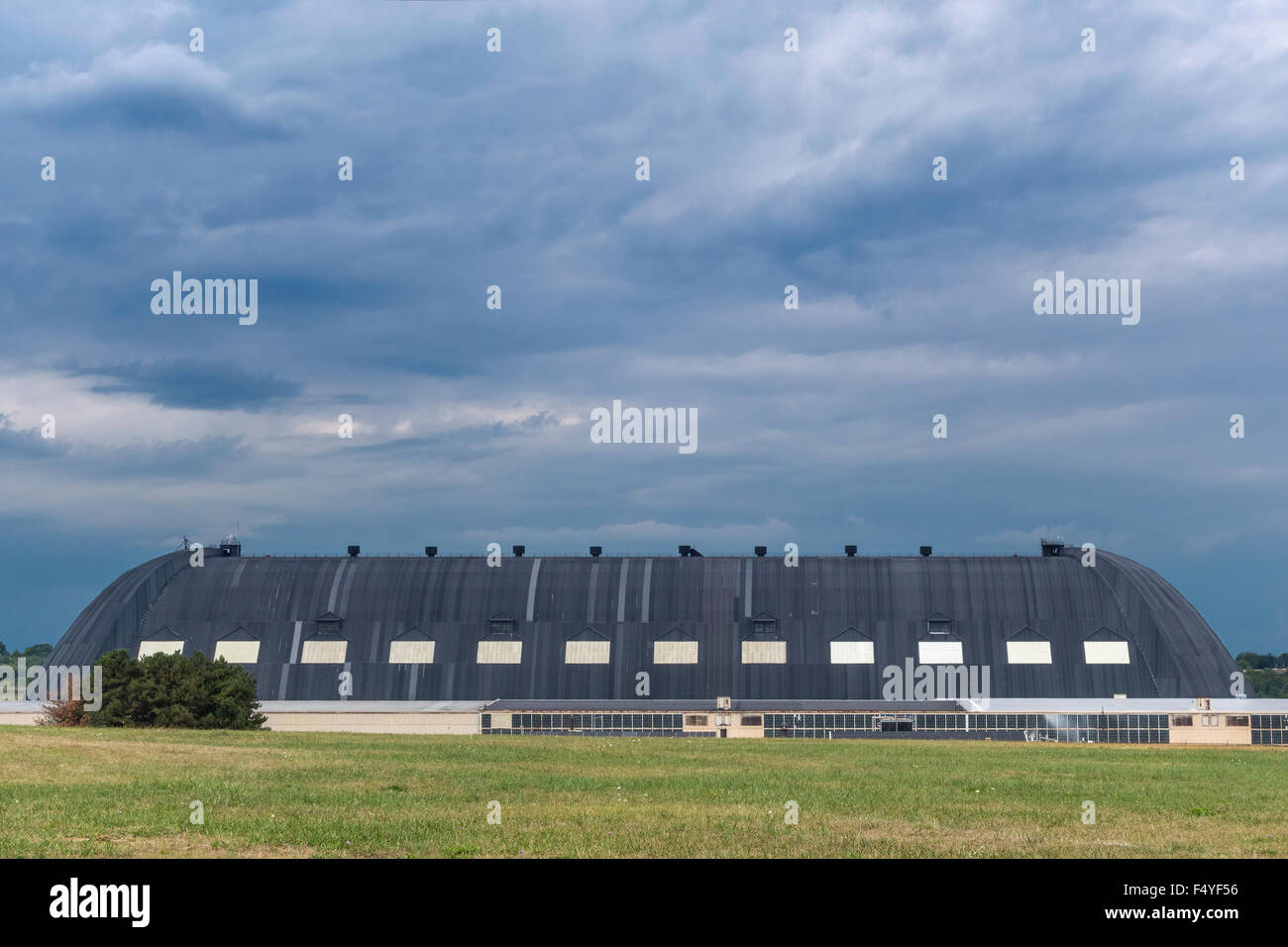 Zeppelin hangar -Fotos und -Bildmaterial in hoher Auflösung – Alamy