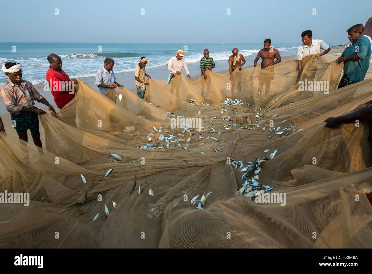 Fishing nets after fishing fish -Fotos und -Bildmaterial in hoher ...