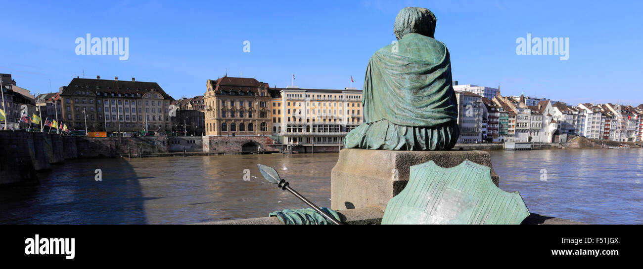 Die Statue der Helvetia auf der mittelalterlichen Mittlere Brücke stone ...