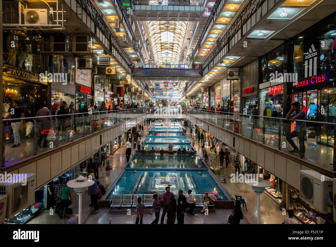 Teheran shopping -Fotos und -Bildmaterial in hoher Auflösung – Alamy