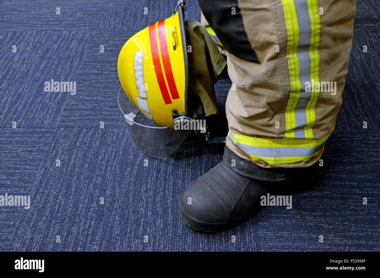 Feuerwehrmann Hut Stockfotos und -bilder Kaufen - Alamy