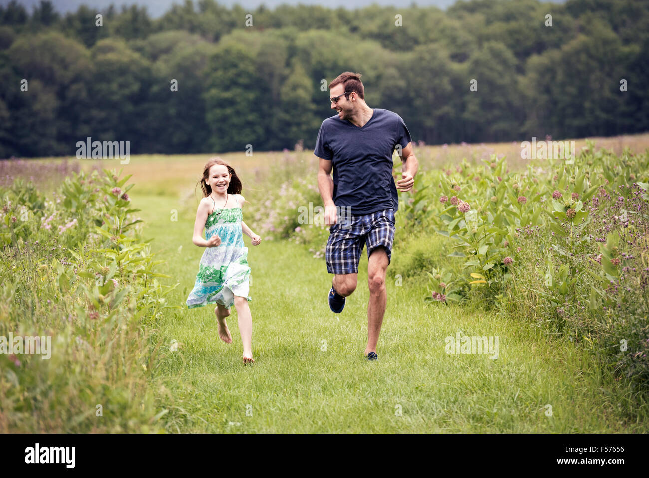 Junge kind -Fotos und -Bildmaterial in hoher Auflösung – Alamy