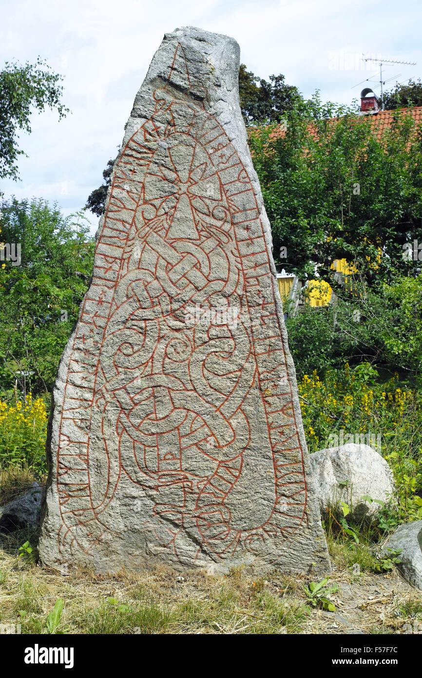 Runenstein U 60 "Angbystone" (Ängbystenen), den Taxt sagt uns, dass der ...