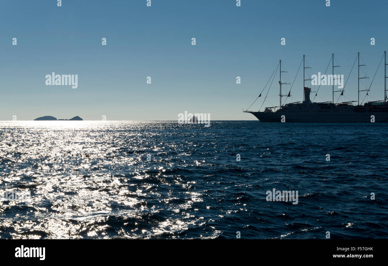 Segeln und ankern -Fotos und -Bildmaterial in hoher Auflösung – Alamy