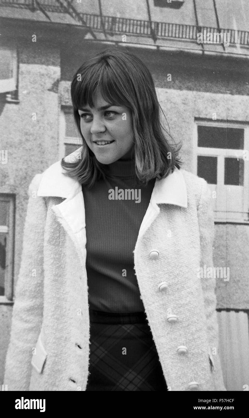 Die deutsche Schlagersängerin Pat Simon, Deutschland 1960er Jahre. Die ...