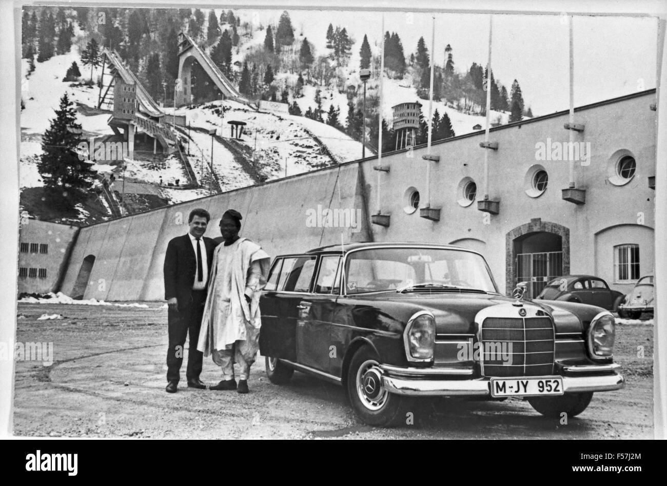 Fahrer Otto Maurer und deutsche Schlagersängerin Renee Franke ...